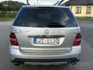 Pelēks Mercedes-Benz ML 320 2007 Daugavpils, ar dzinēja tilpumu 3.00 L un nobraukumu 368 tūkst. km par 3350 €, foto 12 vietnē AUTOMOTO.COM.LV