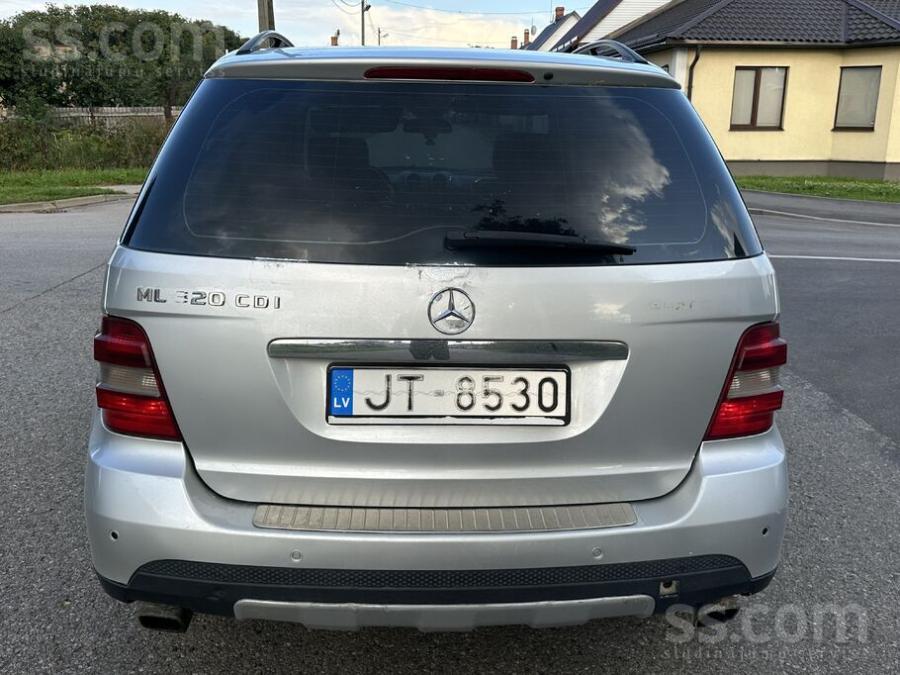 Pelēks Mercedes-Benz ML 320 2007 Daugavpils, ar dzinēja tilpumu 3.00 L un nobraukumu 368 tūkst. km par 3350 €, foto 12 vietnē AUTOMOTO.COM.LV