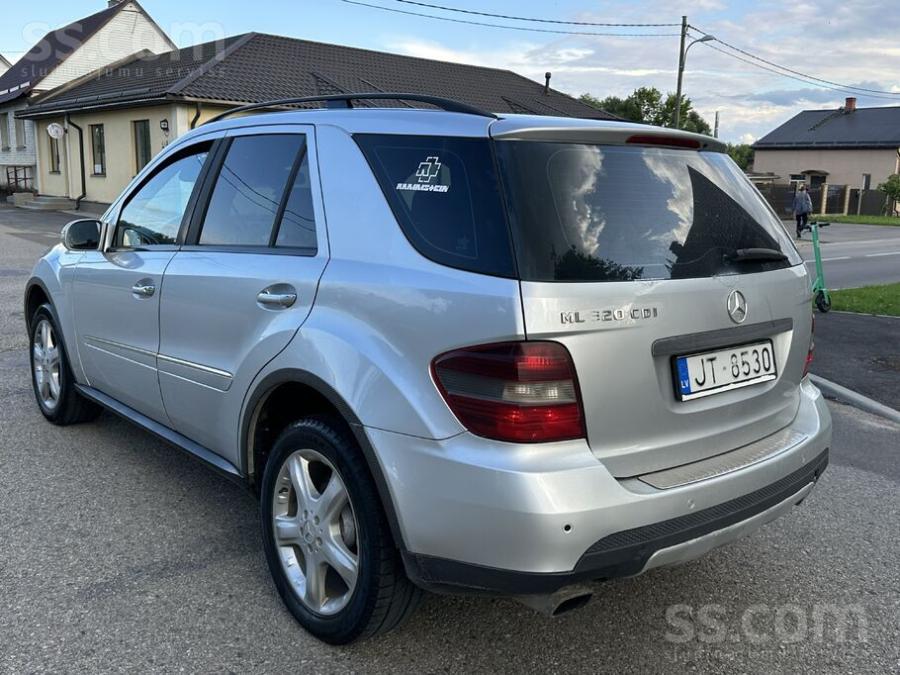 Pelēks Mercedes-Benz ML 320 2007 Daugavpils, ar dzinēja tilpumu 3.00 L un nobraukumu 368 tūkst. km par 3350 €, foto 13 vietnē AUTOMOTO.COM.LV