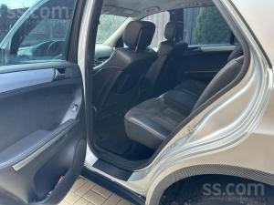 Pelēks Mercedes-Benz ML 320 2007 Daugavpils, ar dzinēja tilpumu 3.00 L un nobraukumu 368 tūkst. km par 3350 €, foto 16 vietnē AUTOMOTO.COM.LV