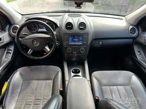Pelēks Mercedes-Benz ML 320 2007 Daugavpils, ar dzinēja tilpumu 3.00 L un nobraukumu 368 tūkst. km par 3350 €, foto 18 vietnē AUTOMOTO.COM.LV