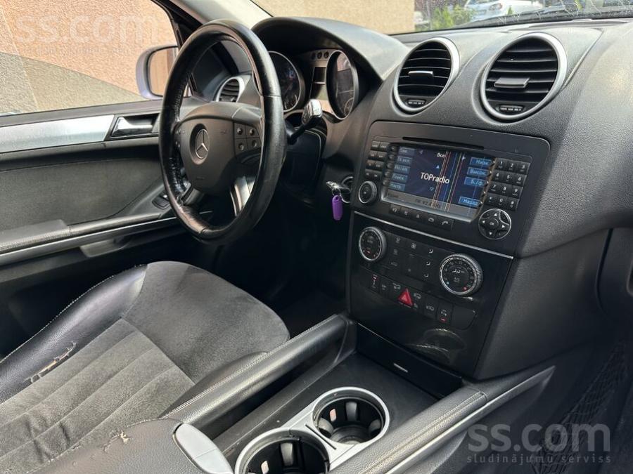 Pelēks Mercedes-Benz ML 320 2007 Daugavpils, ar dzinēja tilpumu 3.00 L un nobraukumu 368 tūkst. km par 3350 €, foto 24 vietnē AUTOMOTO.COM.LV