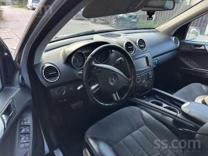 Pelēks Mercedes-Benz ML 320 2007 Daugavpils, ar dzinēja tilpumu 3.00 L un nobraukumu 368 tūkst. km par 3350 €, foto 35 vietnē AUTOMOTO.COM.LV