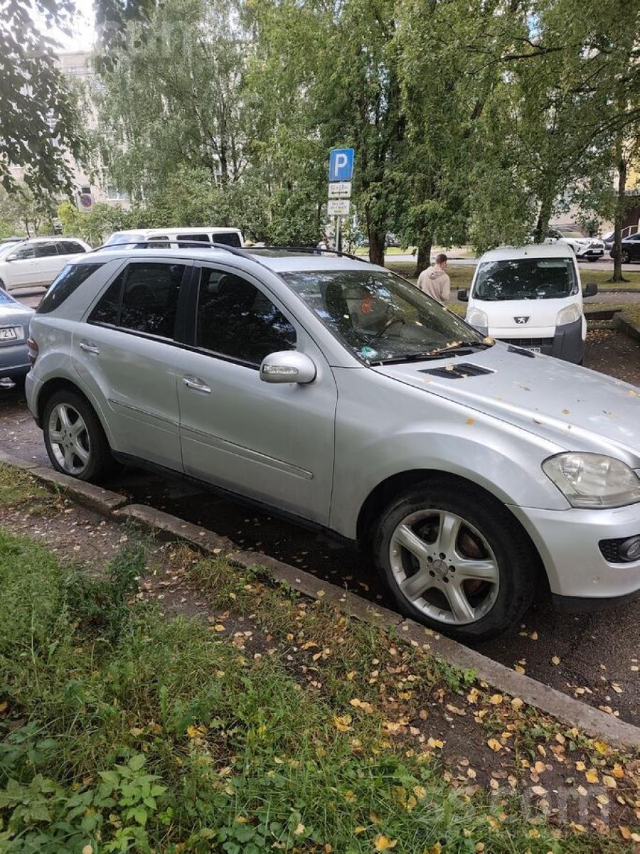 Pelēks Mercedes-Benz ML 320 2007 Rīga, ar dzinēja tilpumu 3.00 L un nobraukumu 360 tūkst. km par 2500 €, foto 1 vietnē AUTOMOTO.COM.LV