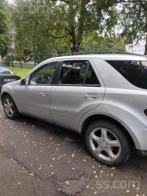 Pelēks Mercedes-Benz ML 320 2007 Rīga, ar dzinēja tilpumu 3.00 L un nobraukumu 360 tūkst. km par 2500 €, foto 4 vietnē AUTOMOTO.COM.LV