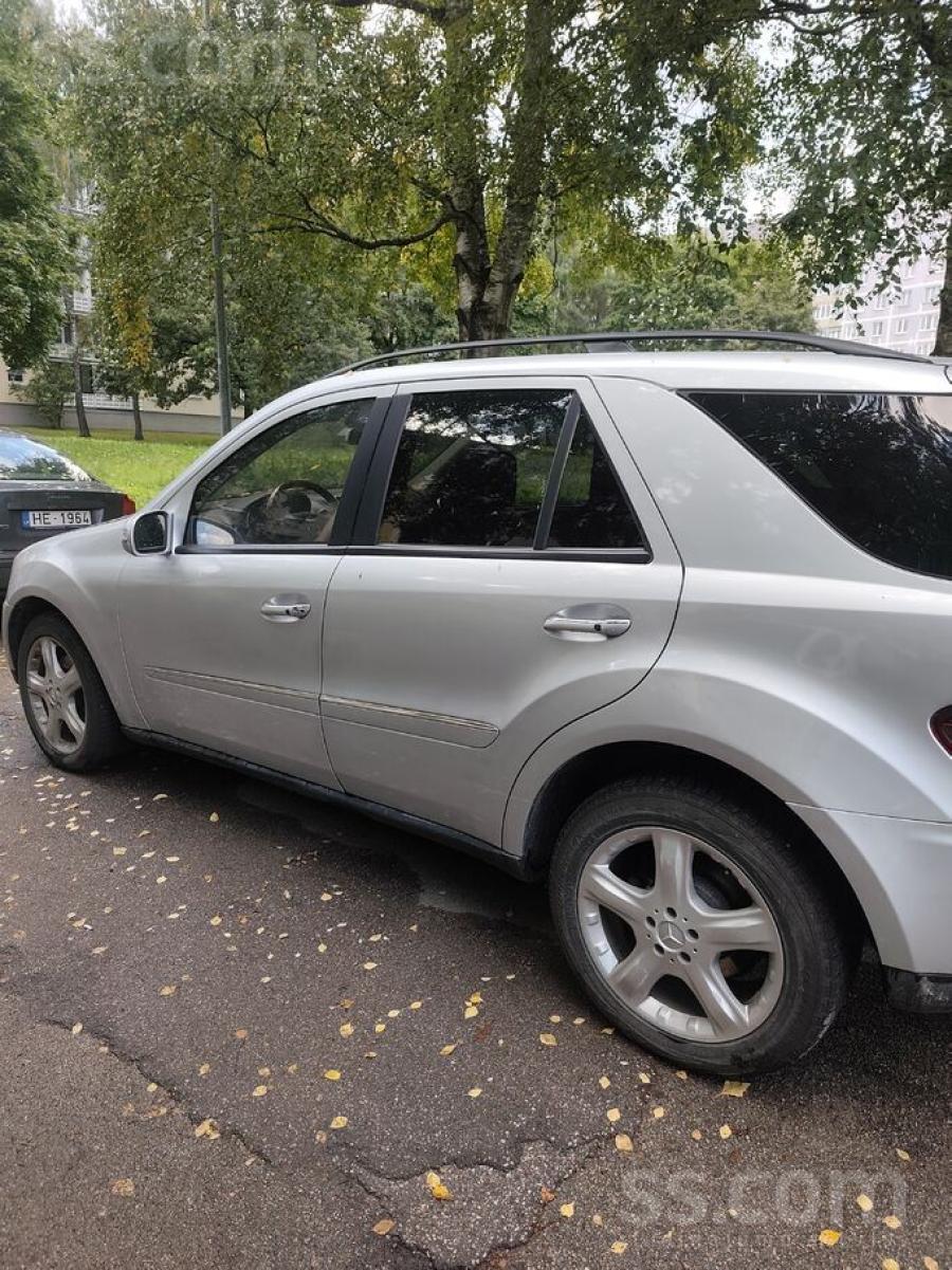 Pelēks Mercedes-Benz ML 320 2007 Rīga, ar dzinēja tilpumu 3.00 L un nobraukumu 360 tūkst. km par 2500 €, foto 4 vietnē AUTOMOTO.COM.LV