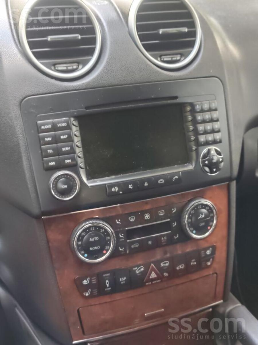Pelēks Mercedes-Benz ML 320 2007 Rīga, ar dzinēja tilpumu 3.00 L un nobraukumu 360 tūkst. km par 2500 €, foto 8 vietnē AUTOMOTO.COM.LV