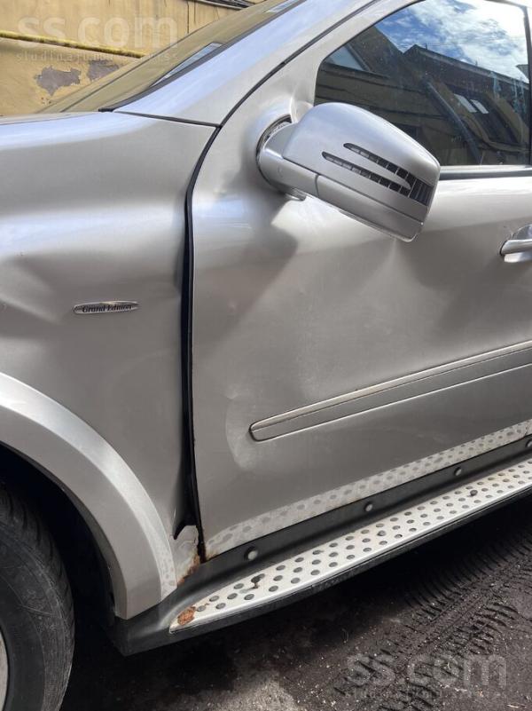 Grey Mercedes-Benz ML 320 2007 in Riga, with an engine capacity of 3.00 L and mileage of 341 thousand km for 2500 €, photo 8 on AUTOMOTO.COM.LV