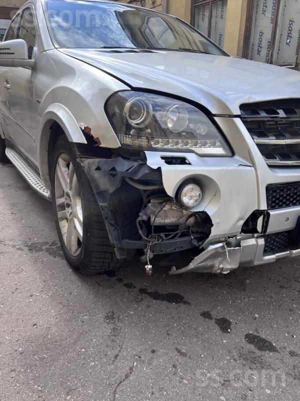 Grey Mercedes-Benz ML 320 2007 in Riga, with an engine capacity of 3.00 L and mileage of 341 thousand km for 2500 €, photo 10 on AUTOMOTO.COM.LV