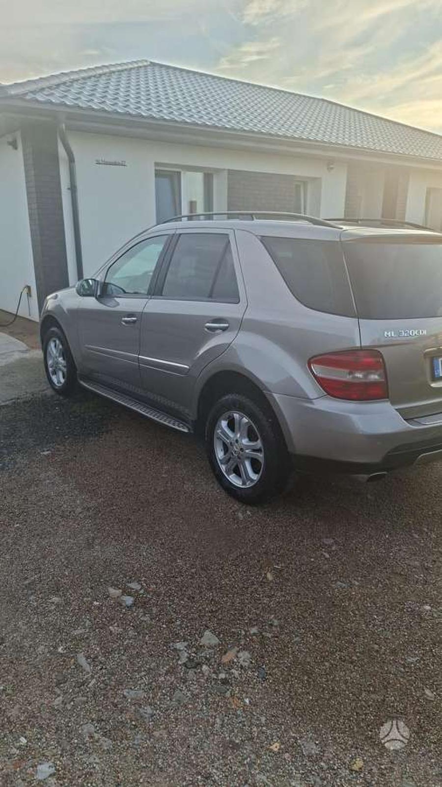 Grey Mercedes-Benz ML 320 2007 in Vilnius, with an engine capacity of 2.99 L and mileage of 343 thousand km for 5950 €, photo 1 on AUTOMOTO.COM.LV