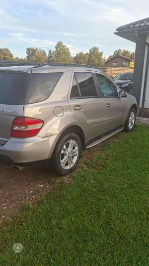 Grey Mercedes-Benz ML 320 2007 in Vilnius, with an engine capacity of 2.99 L and mileage of 343 thousand km for 5950 €, photo 3 on AUTOMOTO.COM.LV