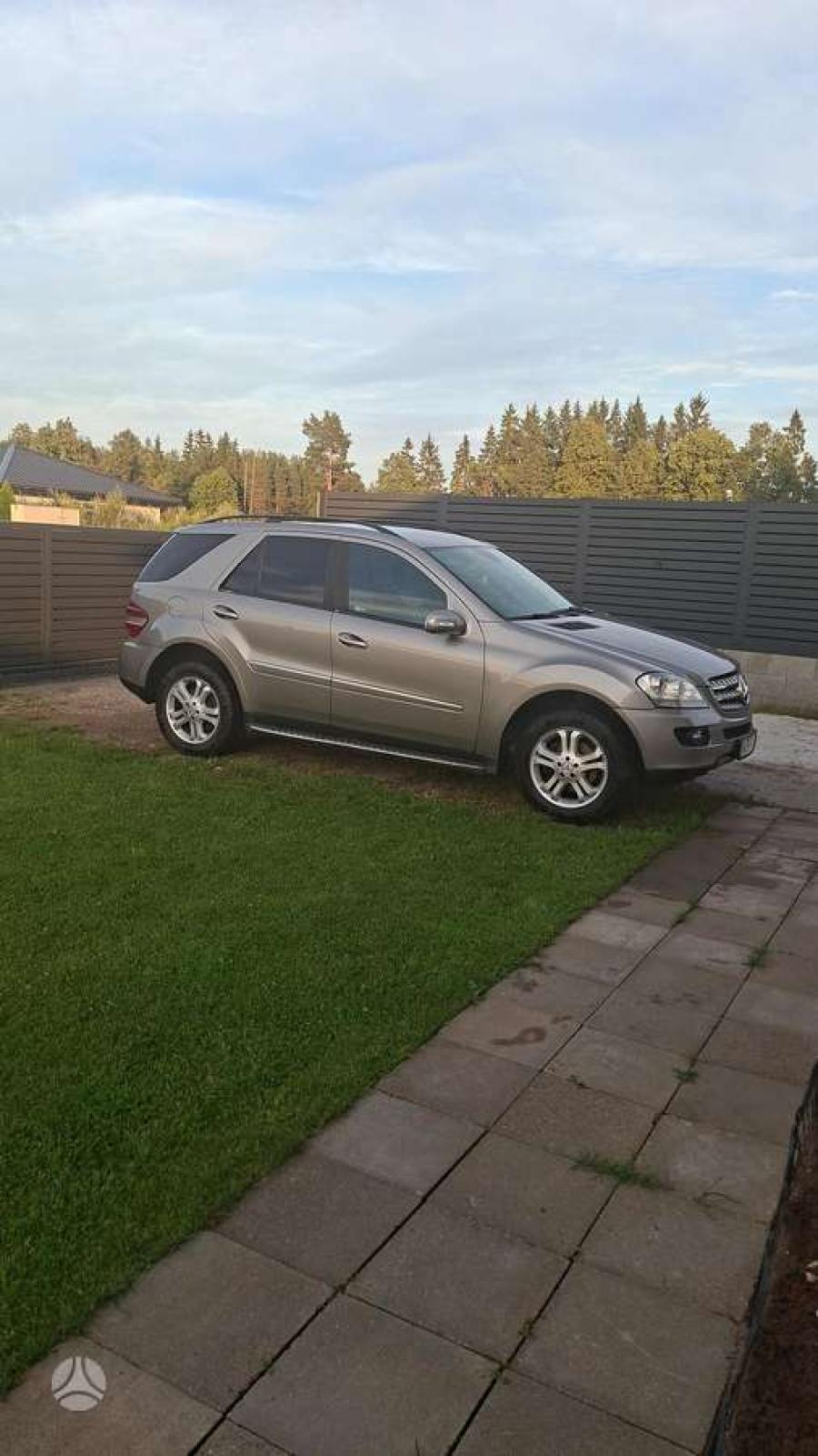 Grey Mercedes-Benz ML 320 2007 in Vilnius, with an engine capacity of 2.99 L and mileage of 343 thousand km for 5950 €, photo 7 on AUTOMOTO.COM.LV