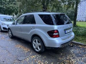 Pelēks Mercedes-Benz ML 320 2007 Rīga, ar dzinēja tilpumu 3.00 L un nobraukumu 355 tūkst. km par 2300 €, foto 4 vietnē AUTOMOTO.COM.LV