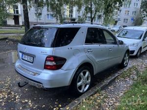 Pelēks Mercedes-Benz ML 320 2007 Rīga, ar dzinēja tilpumu 3.00 L un nobraukumu 355 tūkst. km par 2300 €, foto 5 vietnē AUTOMOTO.COM.LV