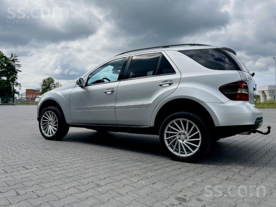 Pelēks Mercedes-Benz ML 320 2008 Rīga, ar dzinēja tilpumu 3.00 L un nobraukumu 304 tūkst. km par 5000 €, foto 3 vietnē AUTOMOTO.COM.LV