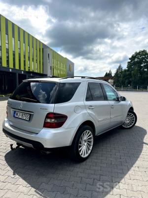 Pelēks Mercedes-Benz ML 320 2008 Rīga, ar dzinēja tilpumu 3.00 L un nobraukumu 304 tūkst. km par 5000 €, foto 4 vietnē AUTOMOTO.COM.LV