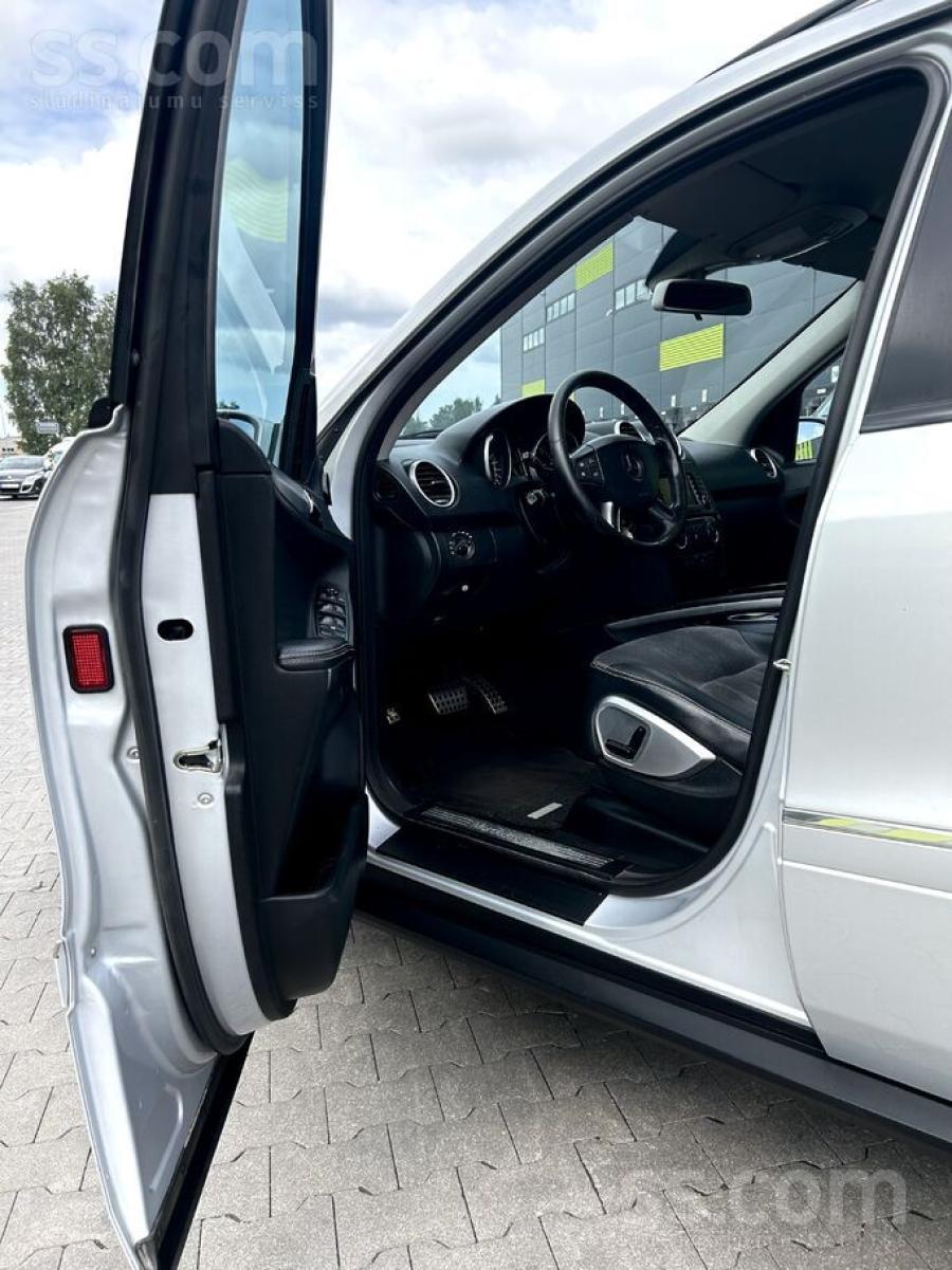 Pelēks Mercedes-Benz ML 320 2008 Rīga, ar dzinēja tilpumu 3.00 L un nobraukumu 304 tūkst. km par 5000 €, foto 13 vietnē AUTOMOTO.COM.LV