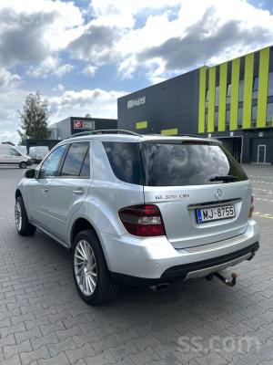 Pelēks Mercedes-Benz ML 320 2008 Rīga, ar dzinēja tilpumu 3.00 L un nobraukumu 304 tūkst. km par 5000 €, foto 14 vietnē AUTOMOTO.COM.LV