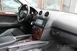 Pelēks Mercedes-Benz ML 320 2008 Rīga, ar dzinēja tilpumu 3.00 L un nobraukumu 0 tūkst. km par 4490 €, foto 14 vietnē AUTOMOTO.COM.LV