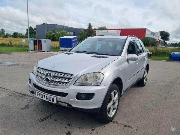 Grey Mercedes-Benz ML 320 2008 in Taurage, with an engine capacity of 2.99 L and mileage of 156 thousand km for 2100 €, photo 1 on AUTOMOTO.COM.LV