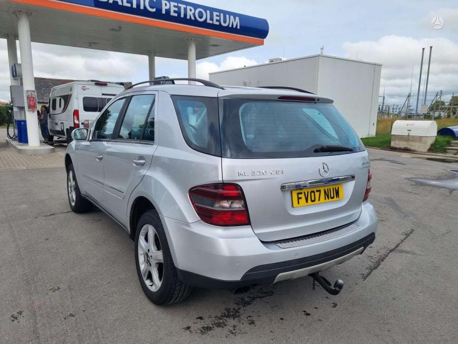 Grey Mercedes-Benz ML 320 2008 in Taurage, with an engine capacity of 2.99 L and mileage of 156 thousand km for 2100 €, photo 6 on AUTOMOTO.COM.LV