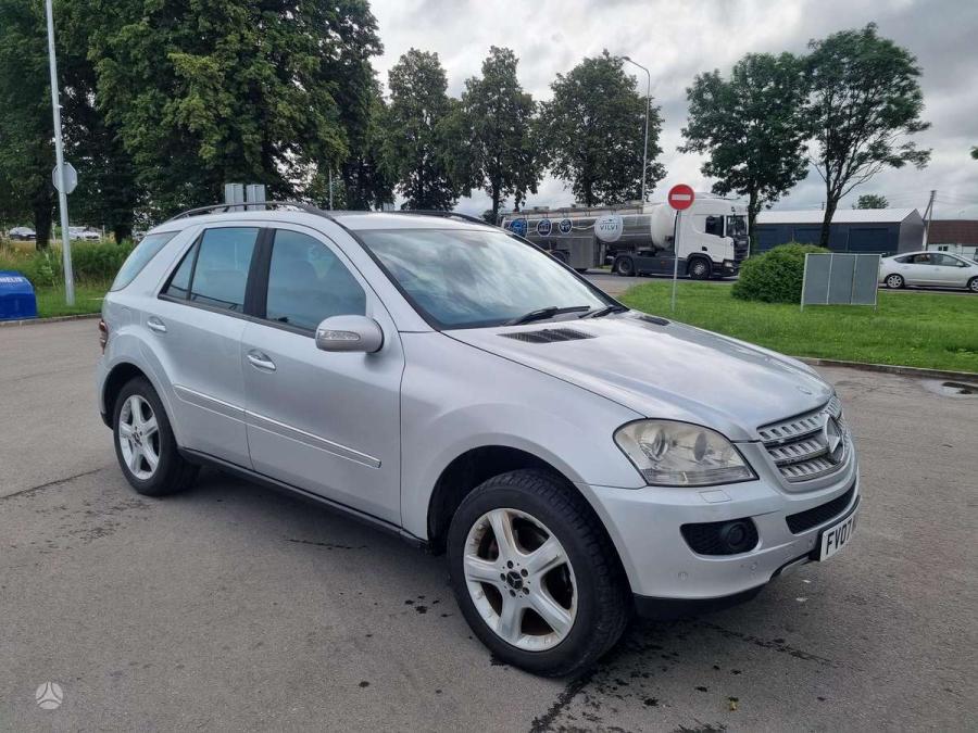 Grey Mercedes-Benz ML 320 2008 in Taurage, with an engine capacity of 2.99 L and mileage of 156 thousand km for 2100 €, photo 10 on AUTOMOTO.COM.LV