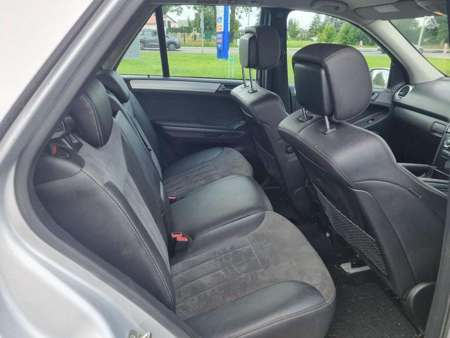 Grey Mercedes-Benz ML 320 2008 in Taurage, with an engine capacity of 2.99 L and mileage of 156 thousand km for 2100 €, photo 13 on AUTOMOTO.COM.LV