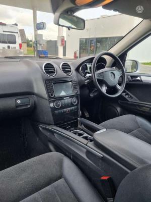 Grey Mercedes-Benz ML 320 2008 in Taurage, with an engine capacity of 2.99 L and mileage of 156 thousand km for 2100 €, photo 14 on AUTOMOTO.COM.LV