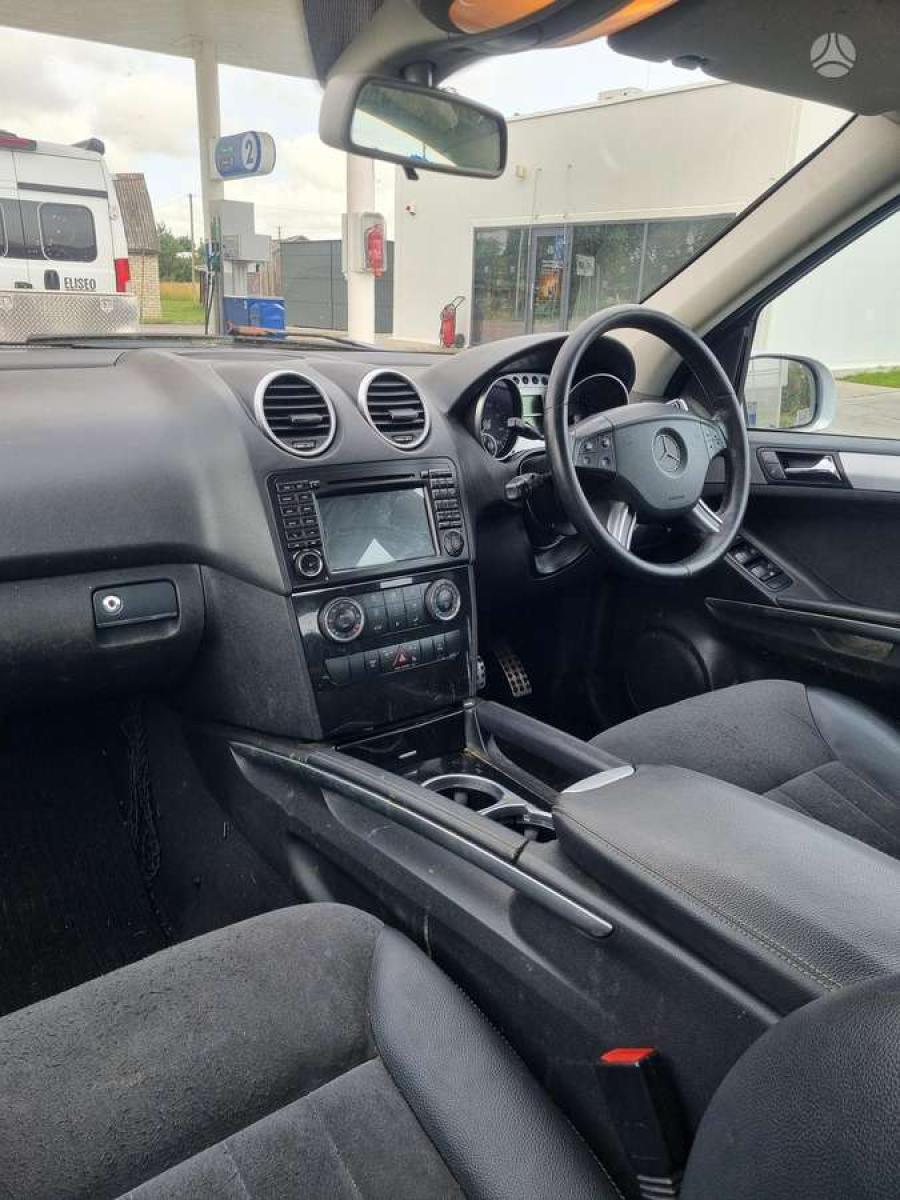 Grey Mercedes-Benz ML 320 2008 in Taurage, with an engine capacity of 2.99 L and mileage of 156 thousand km for 2100 €, photo 14 on AUTOMOTO.COM.LV