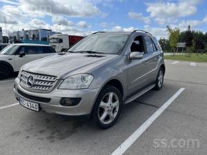Серый Мерседес МЛ 320 2008 в Рига, объемом двигателя 3.00 л и пробегом 308 тыс. км за 5800 €, фото  на AUTOMOTO.COM.LV
