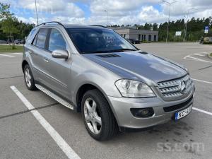 Серый Мерседес МЛ 320 2008 в Рига, объемом двигателя 3.00 л и пробегом 308 тыс. км за 5800 €, фото 3 на AUTOMOTO.COM.LV