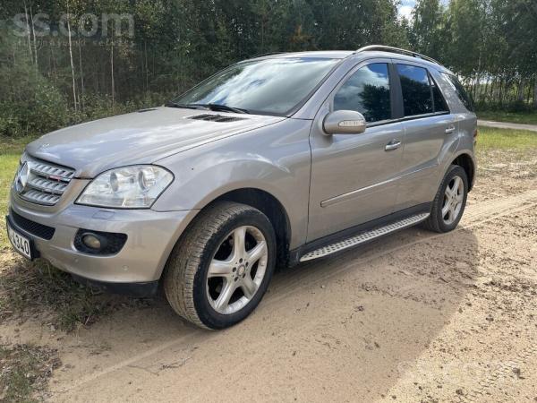 Мерседес МЛ 320 2008 в Рига на AUTOMOTO.COM.LV Серый Мерседес МЛ 320 2008 в Рига, объемом двигателя 3.00 л и пробегом 308 тыс. км за 5150 €, фото 3 на AUTOMOTO.COM.LV