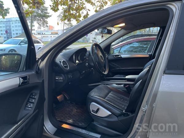 Grey Mercedes-Benz ML 320 2008 in Riga, with an engine capacity of 3.00 L and mileage of 308 thousand km for 4300 €, photo 8 on AUTOMOTO.COM.LV
