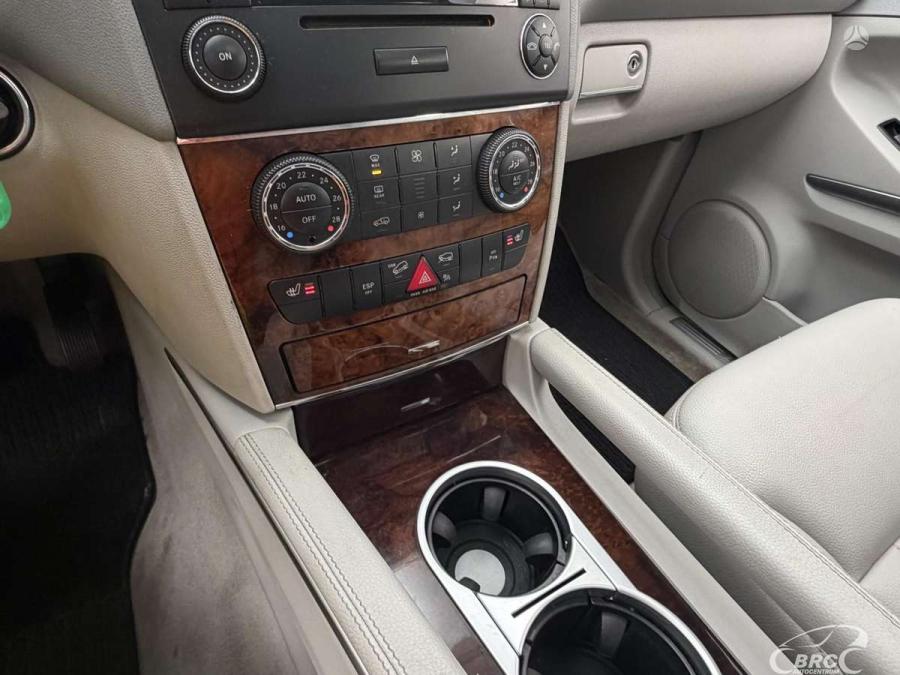 Pelēks Mercedes-Benz ML 320 2008 Viļņa, ar dzinēja tilpumu 2.99 L un nobraukumu 169 tūkst. km par 5900 €, foto 28 vietnē AUTOMOTO.COM.LV