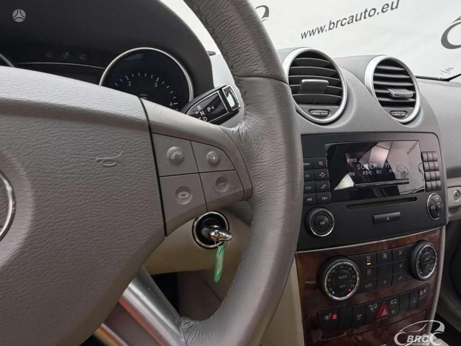 Pelēks Mercedes-Benz ML 320 2008 Viļņa, ar dzinēja tilpumu 2.99 L un nobraukumu 169 tūkst. km par 5900 €, foto 31 vietnē AUTOMOTO.COM.LV