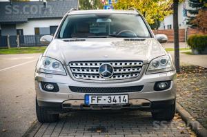 Grey Mercedes-Benz ML 320 2008 in Riga, with an engine capacity of 3.00 L and mileage of 309 thousand km for 5990 €, photo 3 on AUTOMOTO.COM.LV