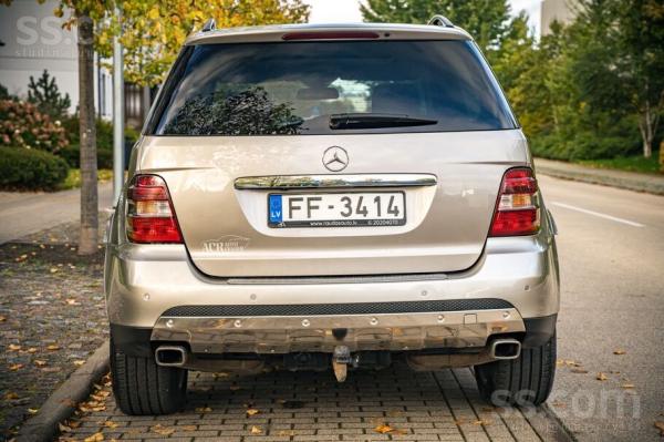 Pelēks Mercedes-Benz ML 320 2008 Rīga, ar dzinēja tilpumu 3.00 L un nobraukumu 309 tūkst. km par 5990 €, foto 6 vietnē AUTOMOTO.COM.LV