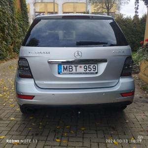 Grey Mercedes-Benz ML 320 2009 in Kaunas, with an engine capacity of 3.00 L and mileage of 334 thousand km for 8300 €, photo 3 on AUTOMOTO.COM.LV