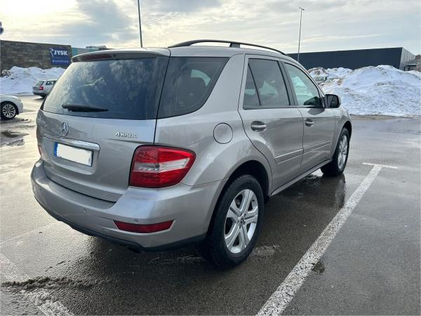Grey Mercedes-Benz ML 320 2009 in Akmene, with an engine capacity of 3.00 L and mileage of 330 thousand km for 8400 €, photo 3 on AUTOMOTO.COM.LV