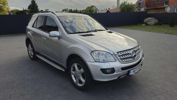 Pelēks Mercedes-Benz ML 320 2009 Kelmė, ar dzinēja tilpumu 3.00 L un nobraukumu 318 tūkst. km par 5000 €, foto 7 vietnē AUTOMOTO.COM.LV