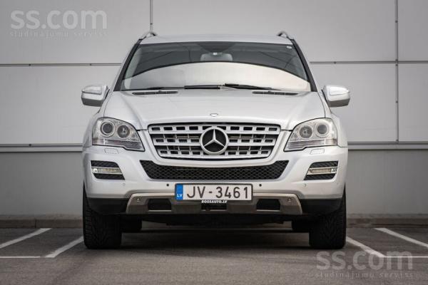 Pelēks Mercedes-Benz ML 320 2009 Rīga, ar dzinēja tilpumu 3.00 L un nobraukumu 307 tūkst. km par 6995 €, foto 2 vietnē AUTOMOTO.COM.LV