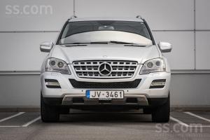 Grey Mercedes-Benz ML 320 2009 in Riga, with an engine capacity of 3.00 L and mileage of 307 thousand km for 6995 €, photo 3 on AUTOMOTO.COM.LV