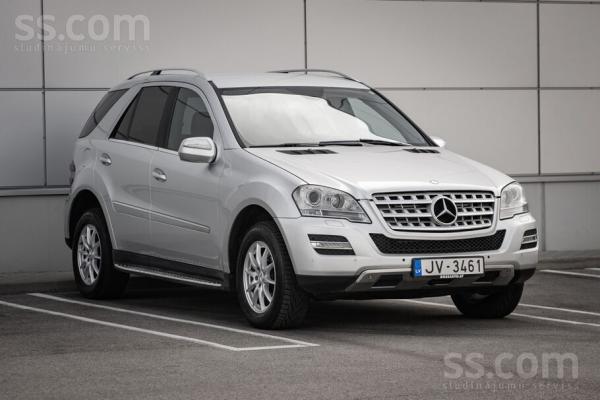 Pelēks Mercedes-Benz ML 320 2009 Rīga, ar dzinēja tilpumu 3.00 L un nobraukumu 307 tūkst. km par 6995 €, foto 3 vietnē AUTOMOTO.COM.LV
