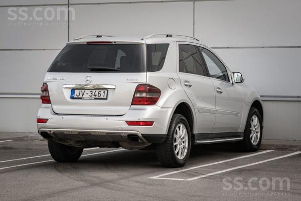 Pelēks Mercedes-Benz ML 320 2009 Rīga, ar dzinēja tilpumu 3.00 L un nobraukumu 307 tūkst. km par 6995 €, foto 4 vietnē AUTOMOTO.COM.LV