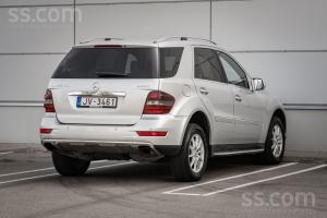 Grey Mercedes-Benz ML 320 2009 in Riga, with an engine capacity of 3.00 L and mileage of 307 thousand km for 6995 €, photo 5 on AUTOMOTO.COM.LV