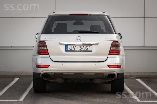 Pelēks Mercedes-Benz ML 320 2009 Rīga, ar dzinēja tilpumu 3.00 L un nobraukumu 307 tūkst. km par 6995 €, foto 5 vietnē AUTOMOTO.COM.LV