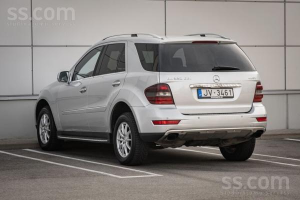 Pelēks Mercedes-Benz ML 320 2009 Rīga, ar dzinēja tilpumu 3.00 L un nobraukumu 307 tūkst. km par 6995 €, foto 6 vietnē AUTOMOTO.COM.LV