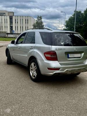 Серый Мерседес МЛ 320 2009 в Вильнюс, объемом двигателя 2.99 л и пробегом 312 тыс. км за 3990 €, фото 4 на AUTOMOTO.COM.LV