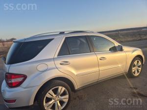 Pelēks Mercedes-Benz ML 320 2010 Rīga, ar dzinēja tilpumu 3.00 L un nobraukumu 274 tūkst. km par 9660 €, foto 3 vietnē AUTOMOTO.COM.LV