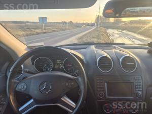 Pelēks Mercedes-Benz ML 320 2010 Rīga, ar dzinēja tilpumu 3.00 L un nobraukumu 274 tūkst. km par 9660 €, foto 5 vietnē AUTOMOTO.COM.LV